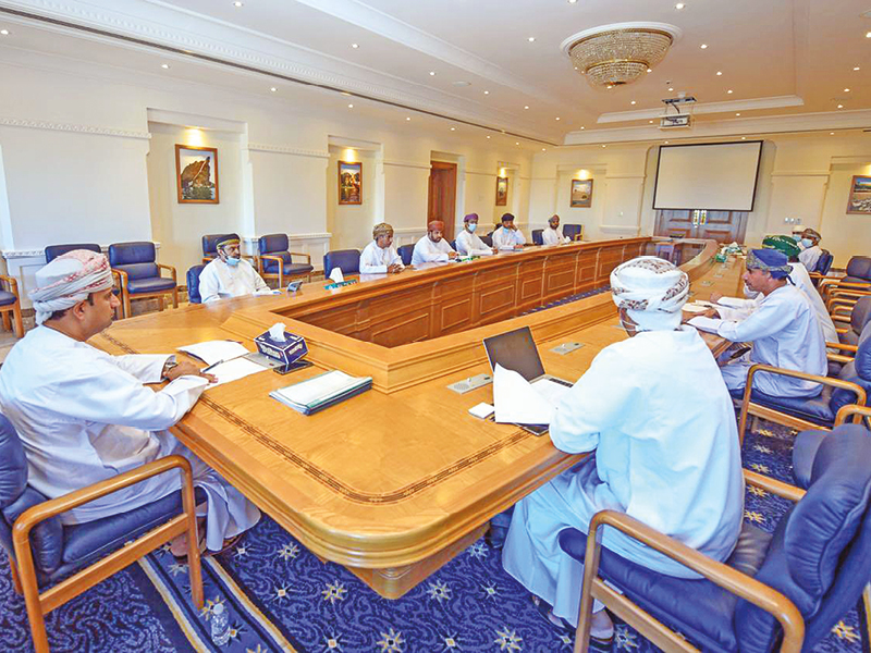 Ministry dissuades ten companies from laying off Omani employees ...