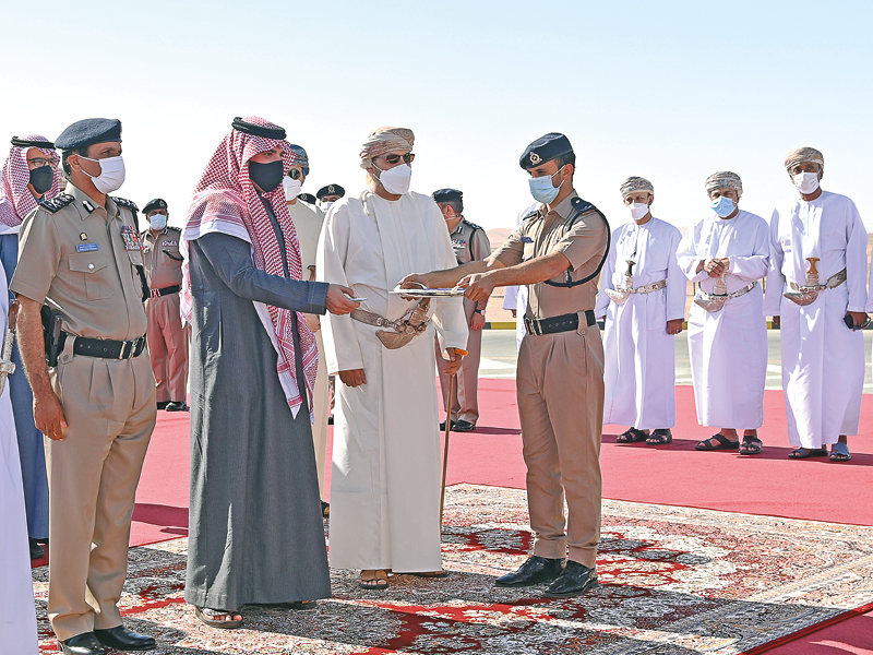 Omani, Saudi interior ministers visit Empty Quarter border post