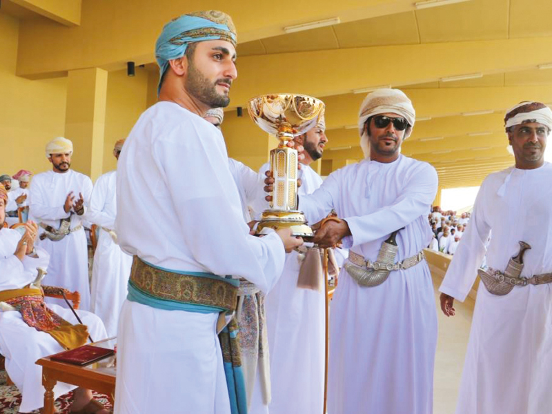 Sayyid Theyazin presides over Al Bashayer race in Adam