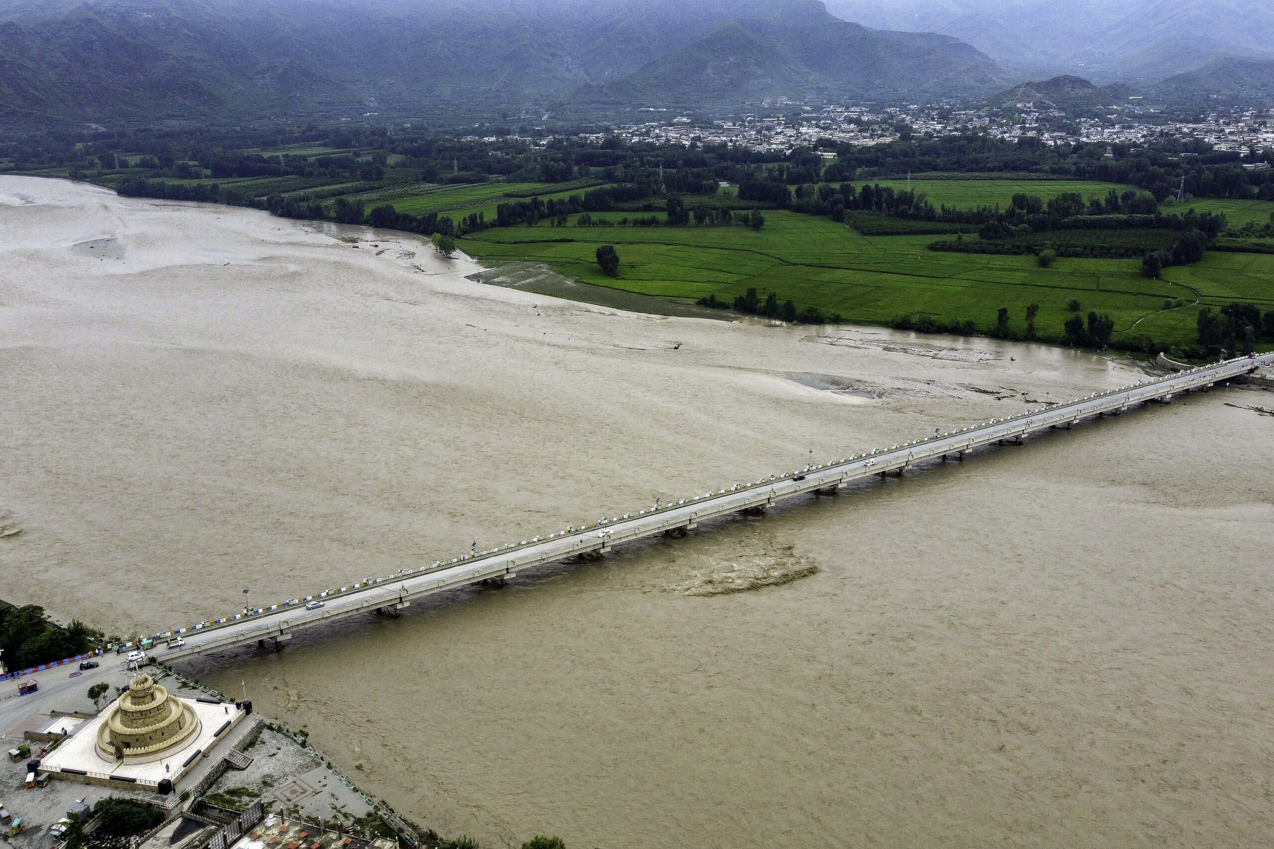 Pakistan orders thousands to evacuate near flood-swollen rivers ...