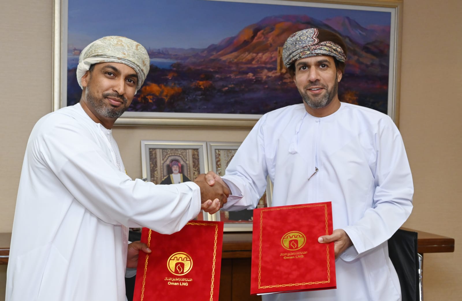 Oman LNG & ITHCA sign an MoU on cloud services