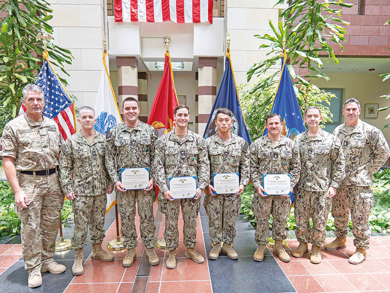 US 5th Fleet awards sailors who aided car crash victims in Oman