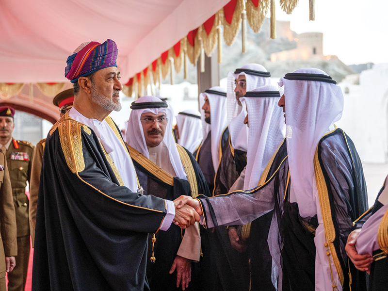 Kuwait Emir Sheikh Mishal gets rousing welcome