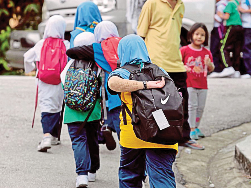 MoE concerned about heavy school bags; issues guidelines