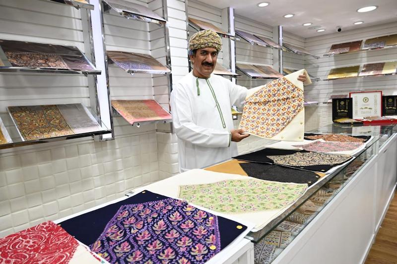 Omani designer presents masterpiece 'mussars'