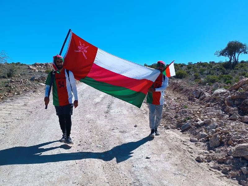 Three Omani hikers mark National Day with 54km trek