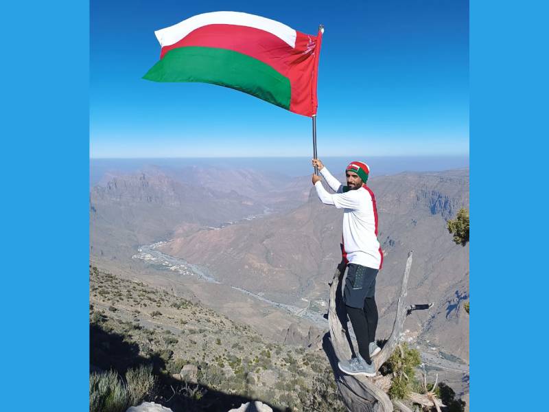 Three Omani hikers mark National Day with 54km trek