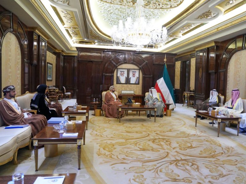 Omani minister meets Kuwaiti PM