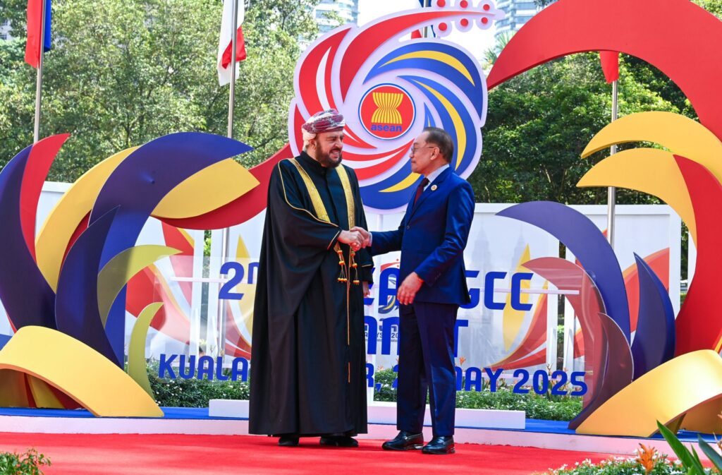 Oman’s Sayyid Asaad Engages in High-Level Talks at GCC-ASEAN Summit