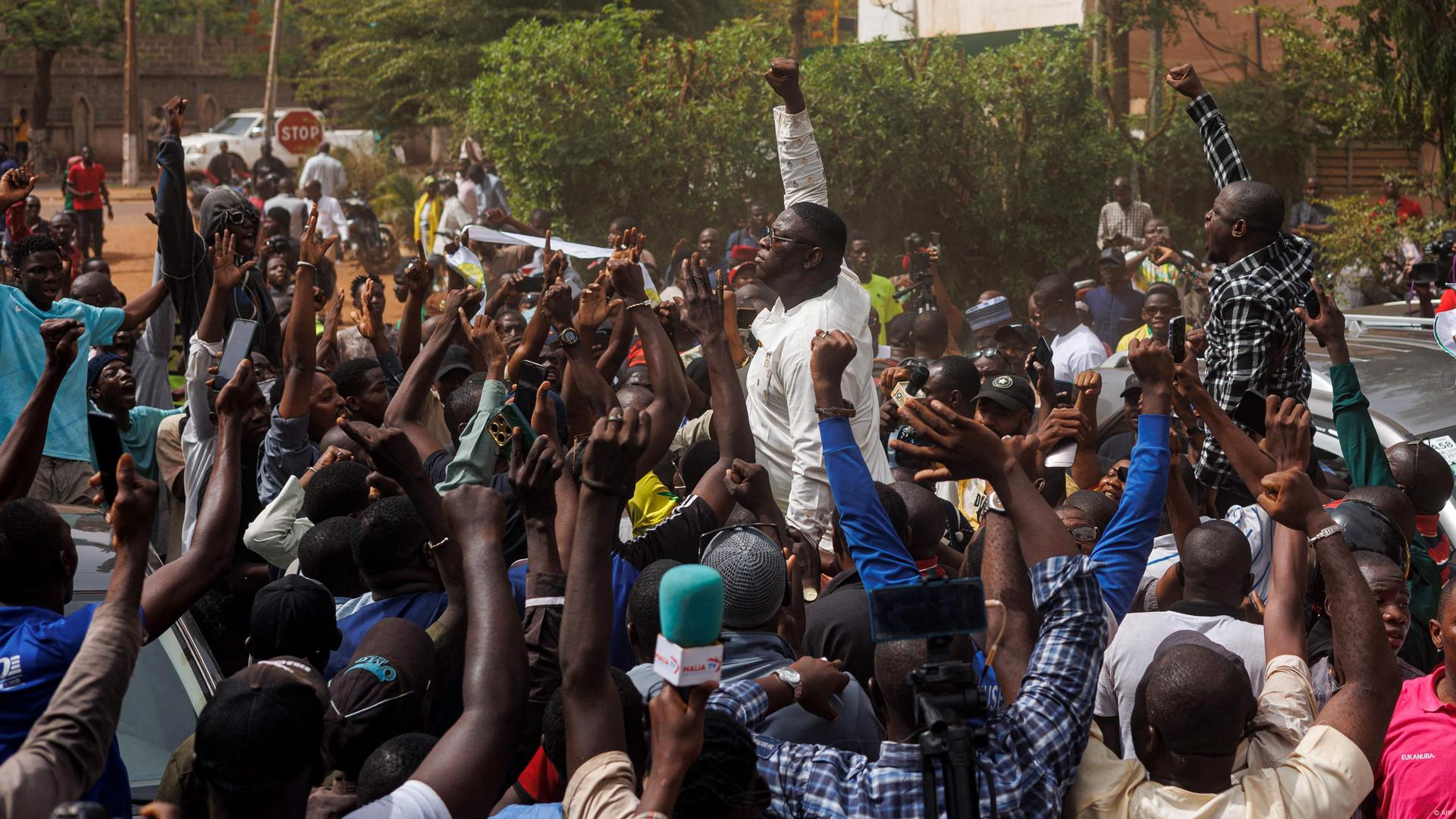 Mali’s military government dissolves all political parties | Muscat ...