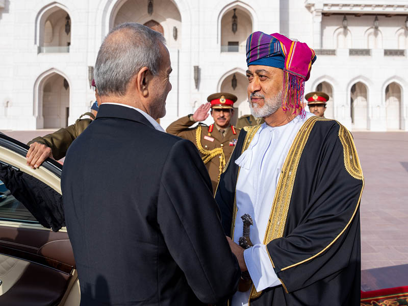 Iranian President accorded official welcome in Oman