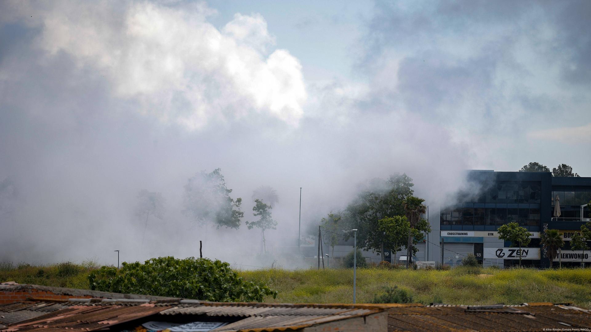 Spain: Curbs lifted after toxic smoke confined thousands | Muscat Daily ...