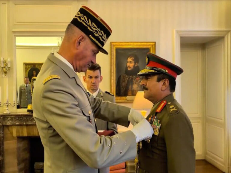 Oman Army Commander awarded French Legion of Honour