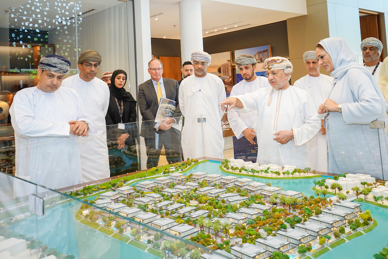 H E Mahrouqi leads visit to monitor Al Mouj Muscat development